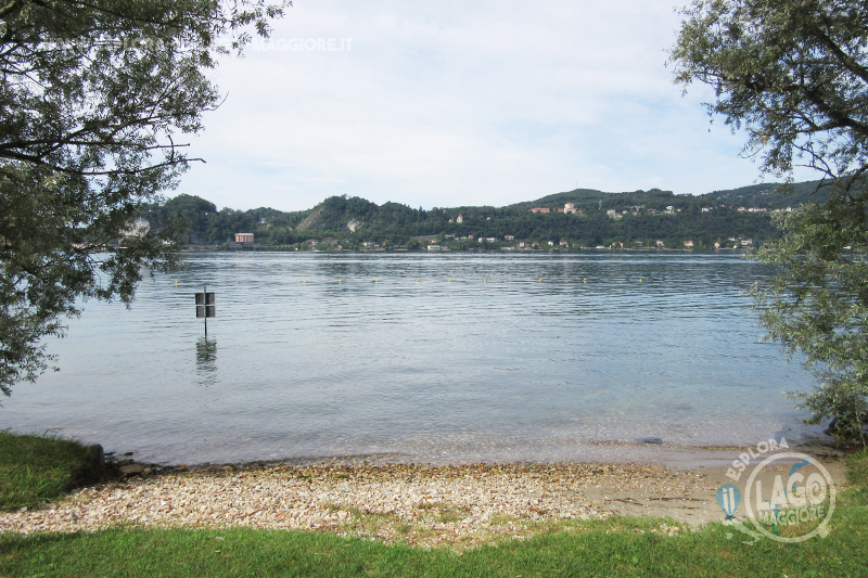 Spiaggia Lido La Noce ad Angera sul Lago Maggiore | Esplora il Lago ...