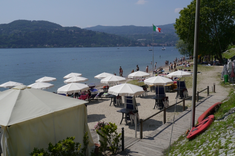 Spiaggia Lido La Noce ad Angera sul Lago Maggiore | Esplora il Lago ...